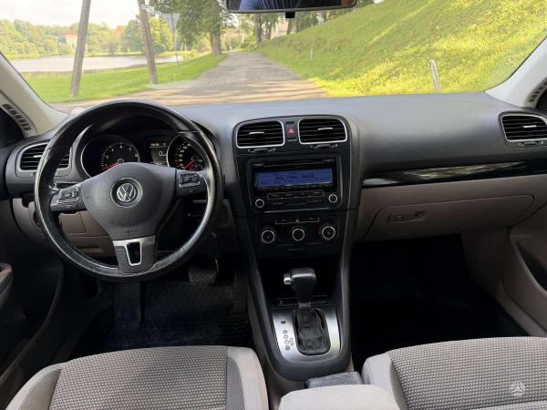 Grey Volkswagen Golf 2010 in Kelme, with an engine capacity of 1.39 L and mileage of 254 thousand km for 2650 €, photo 10 on AUTOMOTO.COM.LV