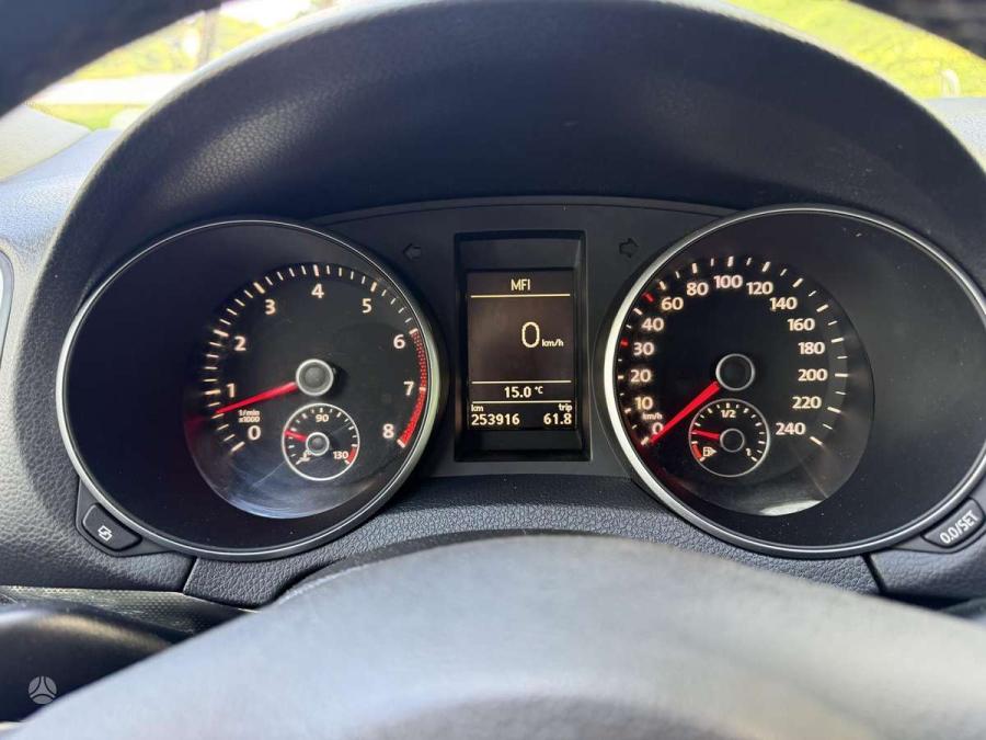 Pelēks Volkswagen Golf 2010 Kelmė, ar dzinēja tilpumu 1.39 L un nobraukumu 254 tūkst. km par 2650 €, foto 11 vietnē AUTOMOTO.COM.LV
