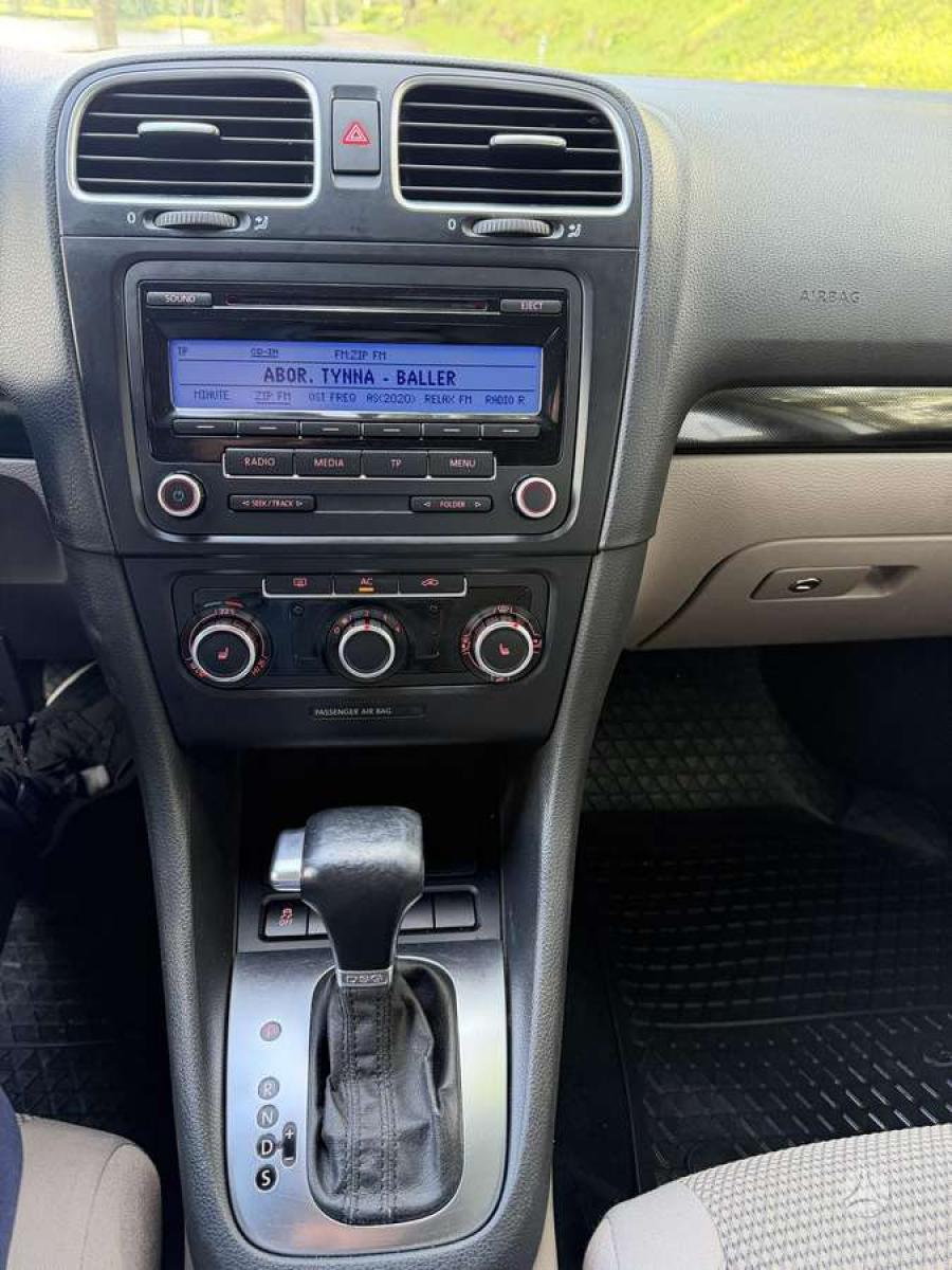 Pelēks Volkswagen Golf 2010 Kelmė, ar dzinēja tilpumu 1.39 L un nobraukumu 254 tūkst. km par 2650 €, foto 12 vietnē AUTOMOTO.COM.LV