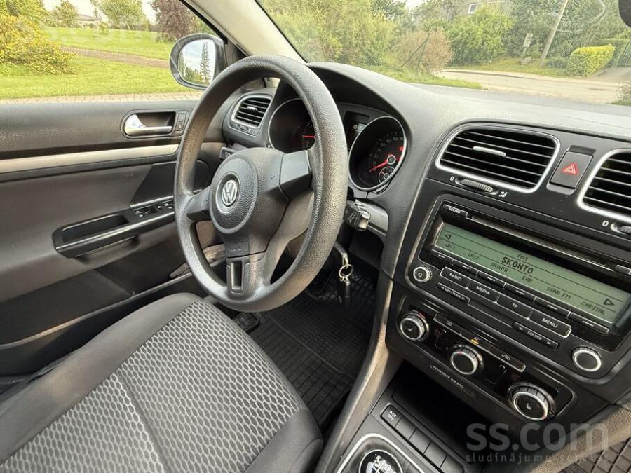 Pelēks Volkswagen Golf 2010 Rīga, ar dzinēja tilpumu 1.60 L un nobraukumu 170 tūkst. km par 3200 €, foto 10 vietnē AUTOMOTO.COM.LV