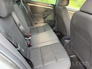 Pelēks Volkswagen Golf 2010 Rīga, ar dzinēja tilpumu 1.60 L un nobraukumu 170 tūkst. km par 3200 €, foto 14 vietnē AUTOMOTO.COM.LV