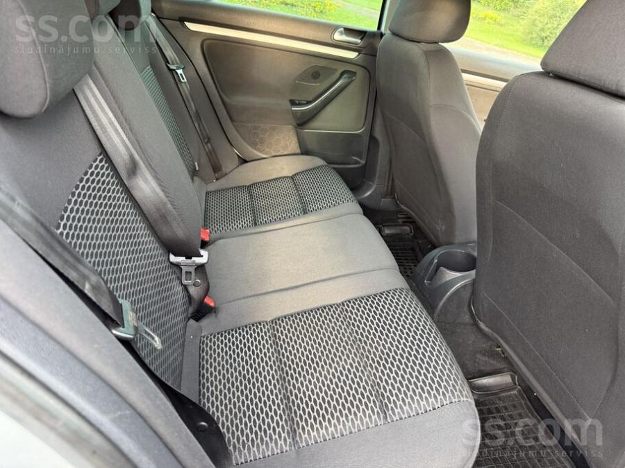 Pelēks Volkswagen Golf 2010 Rīga, ar dzinēja tilpumu 1.60 L un nobraukumu 170 tūkst. km par 3200 €, foto 14 vietnē AUTOMOTO.COM.LV