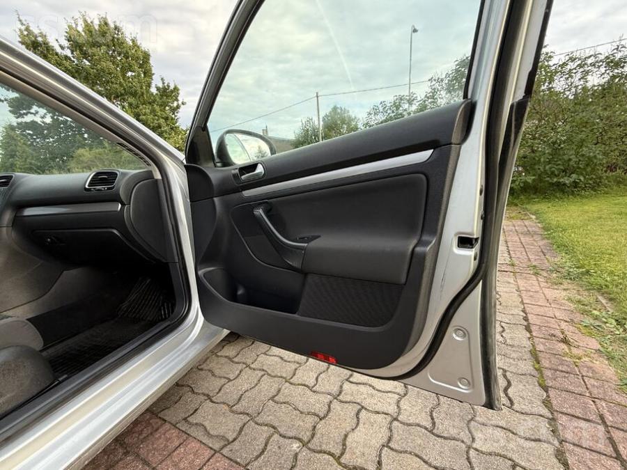 Pelēks Volkswagen Golf 2010 Rīga, ar dzinēja tilpumu 1.60 L un nobraukumu 170 tūkst. km par 3200 €, foto 15 vietnē AUTOMOTO.COM.LV