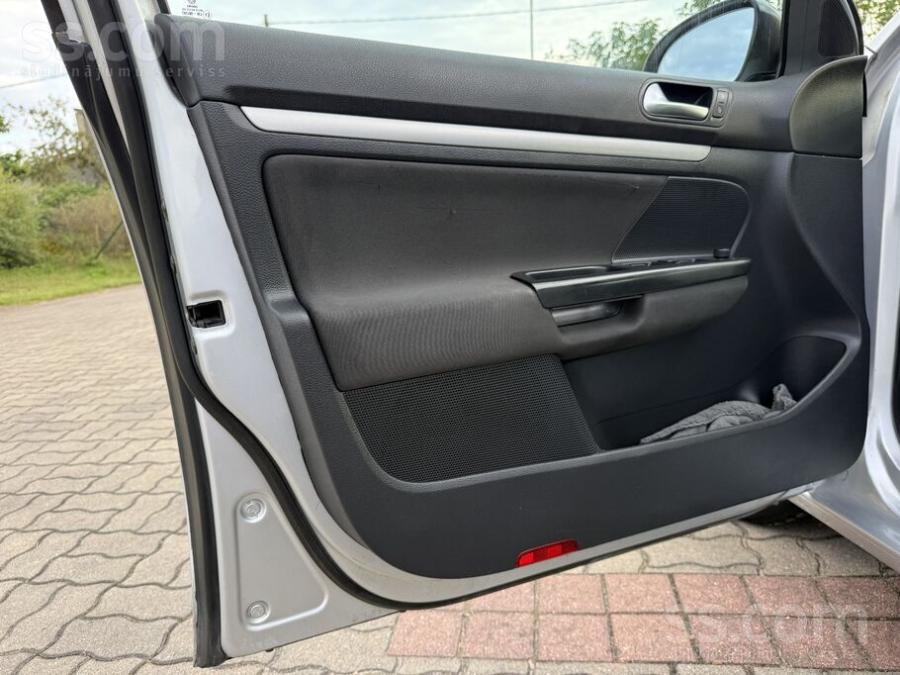Pelēks Volkswagen Golf 2010 Rīga, ar dzinēja tilpumu 1.60 L un nobraukumu 170 tūkst. km par 3200 €, foto 17 vietnē AUTOMOTO.COM.LV
