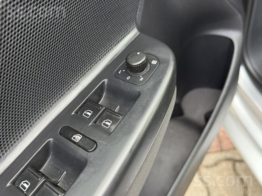 Pelēks Volkswagen Golf 2010 Rīga, ar dzinēja tilpumu 1.60 L un nobraukumu 170 tūkst. km par 3200 €, foto 31 vietnē AUTOMOTO.COM.LV