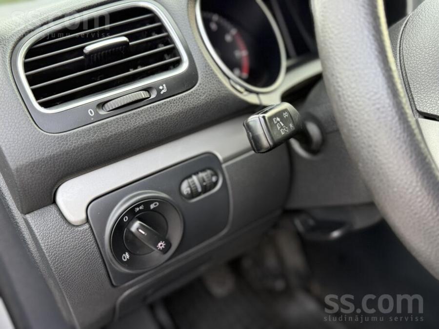 Pelēks Volkswagen Golf 2010 Rīga, ar dzinēja tilpumu 1.60 L un nobraukumu 170 tūkst. km par 3200 €, foto 32 vietnē AUTOMOTO.COM.LV