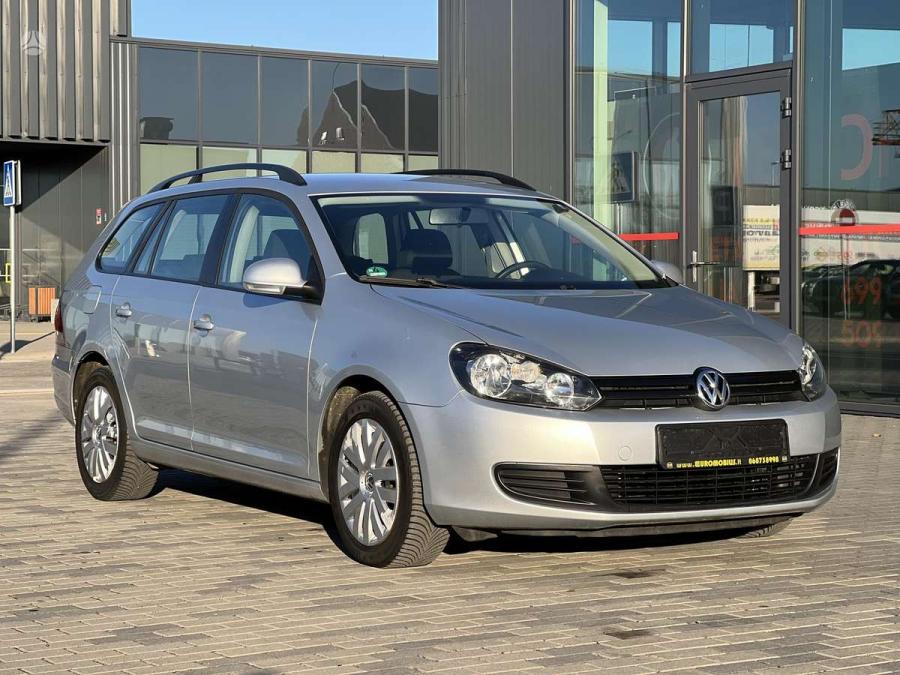 Grey Volkswagen Golf 2010 in Siauliai, with an engine capacity of 1.60 L and mileage of 263 thousand km for 3500 €, photo 1 on AUTOMOTO.COM.LV