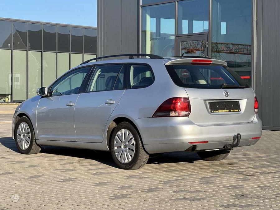Grey Volkswagen Golf 2010 in Siauliai, with an engine capacity of 1.60 L and mileage of 263 thousand km for 3500 €, photo 6 on AUTOMOTO.COM.LV