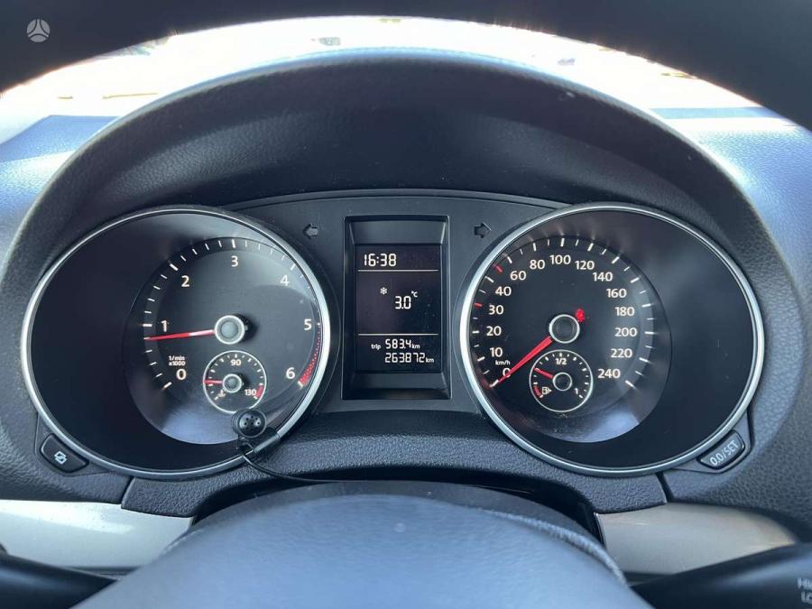 Grey Volkswagen Golf 2010 in Siauliai, with an engine capacity of 1.60 L and mileage of 263 thousand km for 3500 €, photo 11 on AUTOMOTO.COM.LV