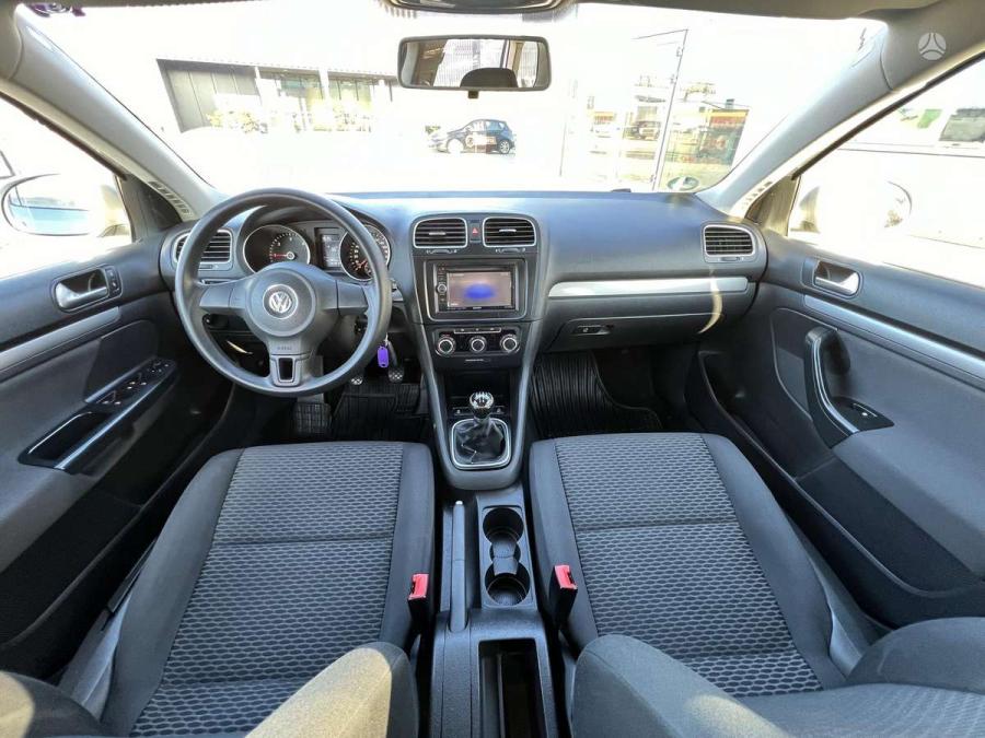 Grey Volkswagen Golf 2010 in Siauliai, with an engine capacity of 1.60 L and mileage of 263 thousand km for 3500 €, photo 13 on AUTOMOTO.COM.LV