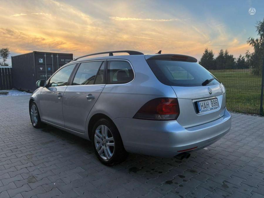 Grey Volkswagen Golf 2010 in Vilnius, with an engine capacity of 1.97 L and mileage of 214 thousand km for 2700 €, photo 9 on AUTOMOTO.COM.LV