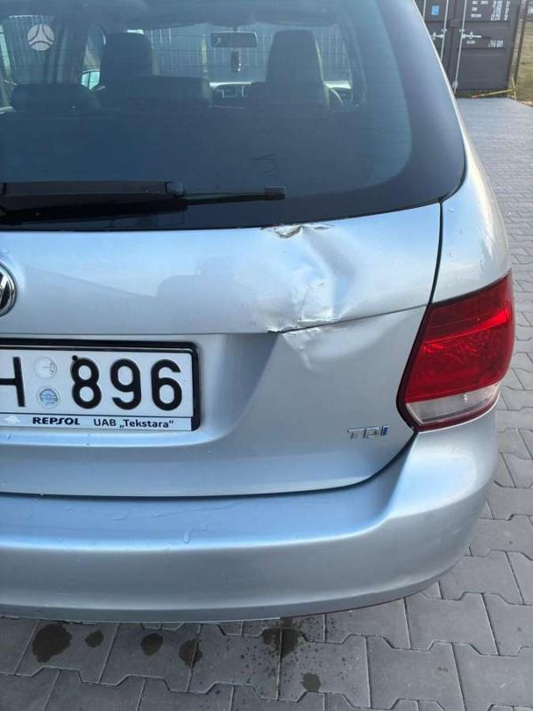 Pelēks Volkswagen Golf 2010 Viļņa, ar dzinēja tilpumu 1.97 L un nobraukumu 214 tūkst. km par 2700 €, foto 11 vietnē AUTOMOTO.COM.LV