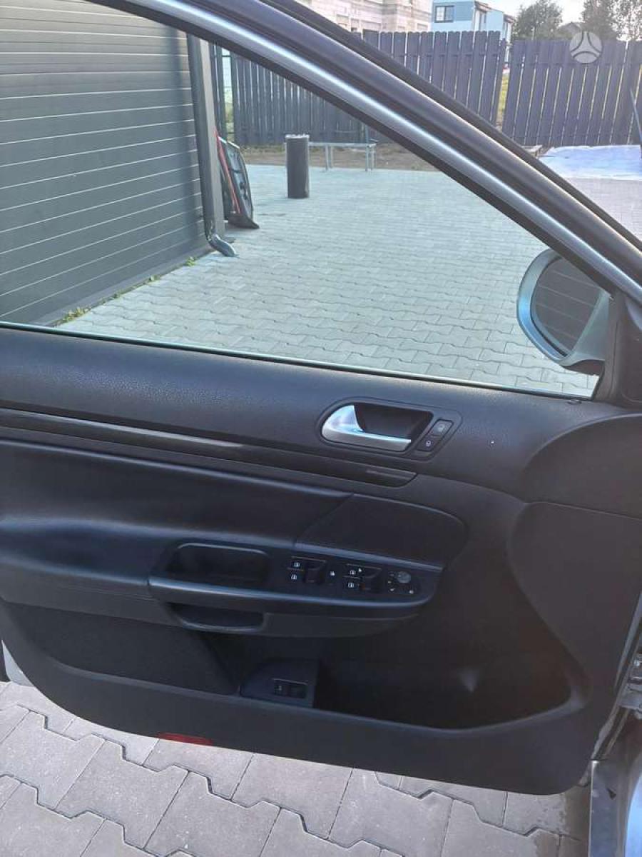 Grey Volkswagen Golf 2010 in Vilnius, with an engine capacity of 1.97 L and mileage of 214 thousand km for 2700 €, photo 21 on AUTOMOTO.COM.LV