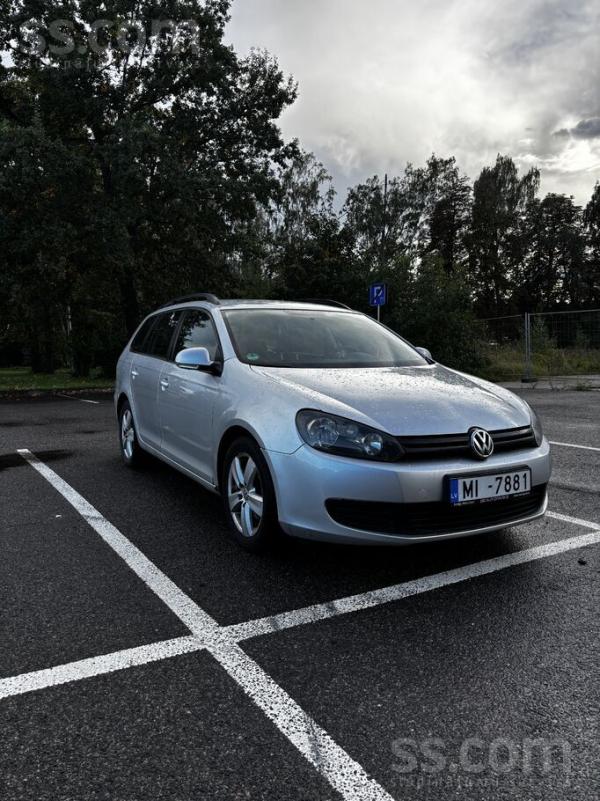 Volkswagen Golf 2010 in Riga on AUTOMOTO.COM.LV Grey Volkswagen Golf 2010 in Riga, with an engine capacity of 1.60 L and mileage of 373 thousand km for 2000 €, photo 3 on AUTOMOTO.COM.LV