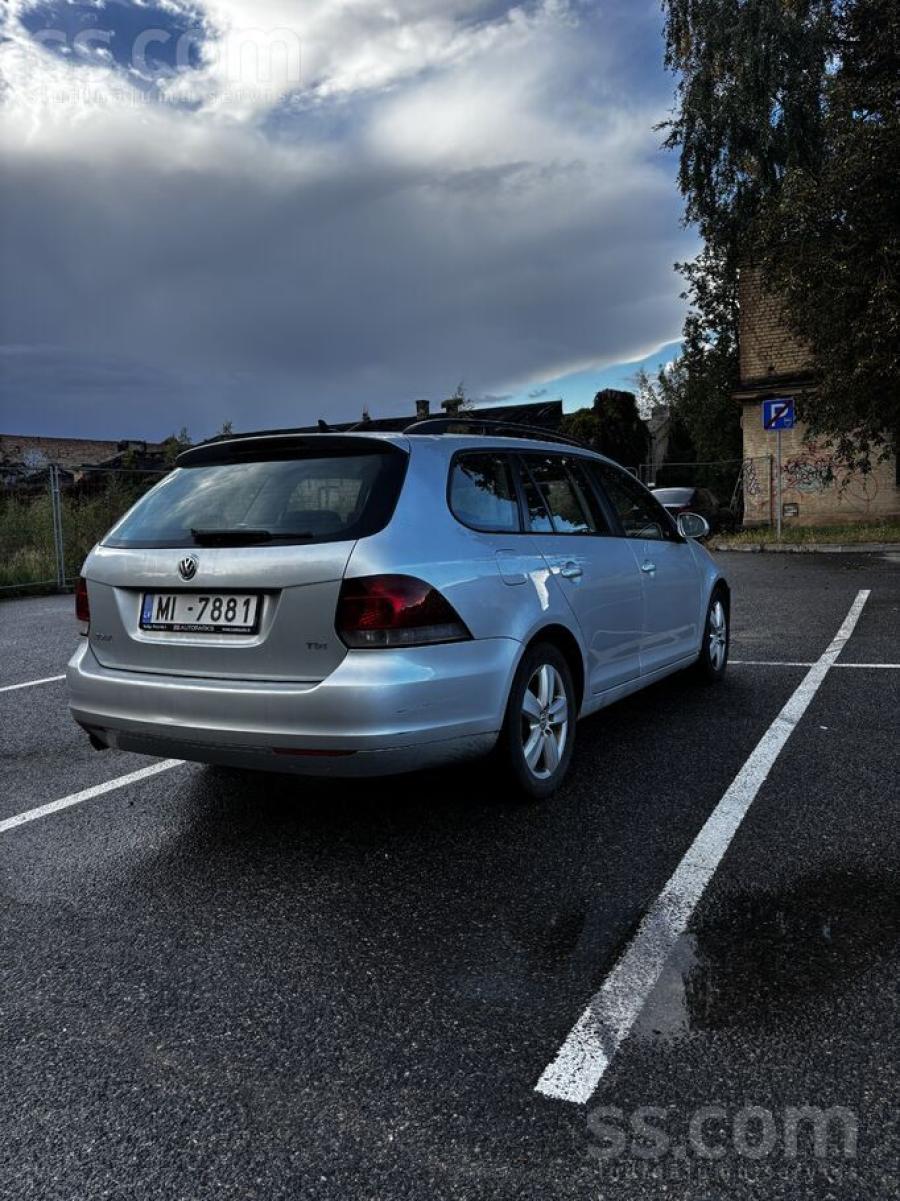 Grey Volkswagen Golf 2010 in Riga, with an engine capacity of 1.60 L and mileage of 373 thousand km for 2000 €, photo 4 on AUTOMOTO.COM.LV