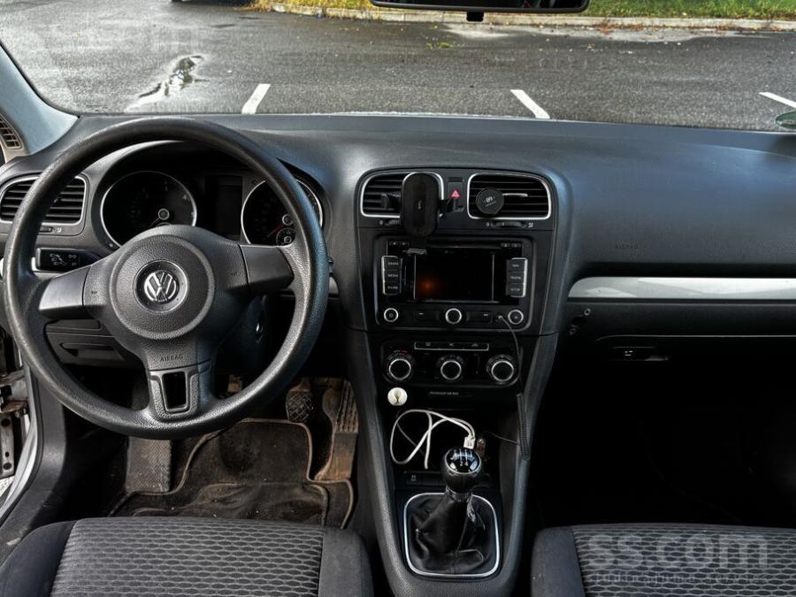 Grey Volkswagen Golf 2010 in Riga, with an engine capacity of 1.60 L and mileage of 373 thousand km for 2000 €, photo 7 on AUTOMOTO.COM.LV