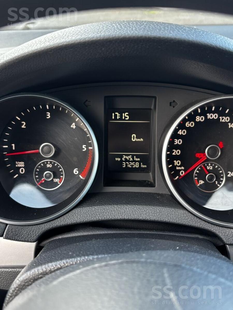 Grey Volkswagen Golf 2010 in Riga, with an engine capacity of 1.60 L and mileage of 373 thousand km for 2000 €, photo 8 on AUTOMOTO.COM.LV