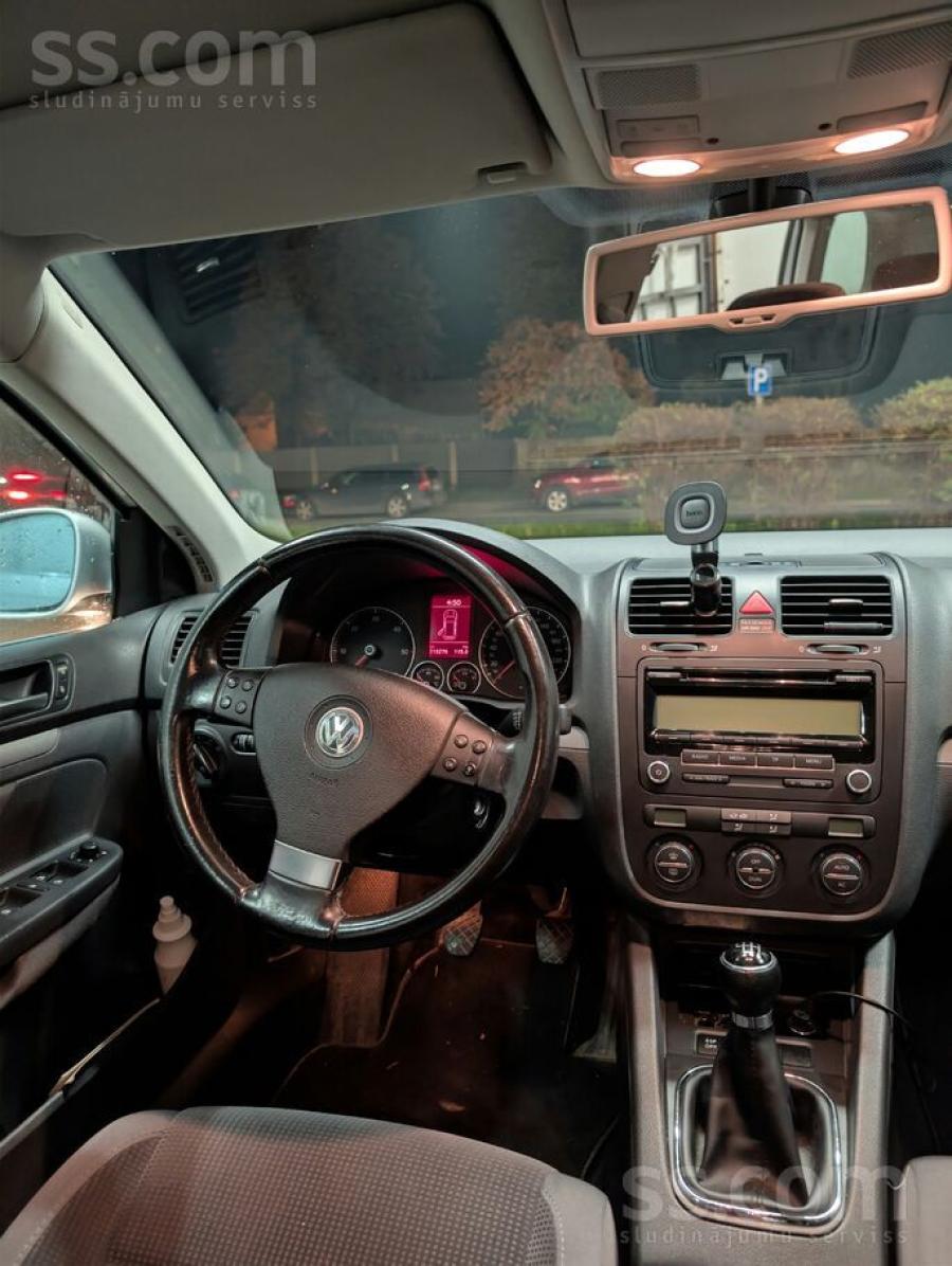 Grey Volkswagen Golf 2010 in Riga, with an engine capacity of 2.00 L and mileage of 310 thousand km for 2150 €, photo 8 on AUTOMOTO.COM.LV