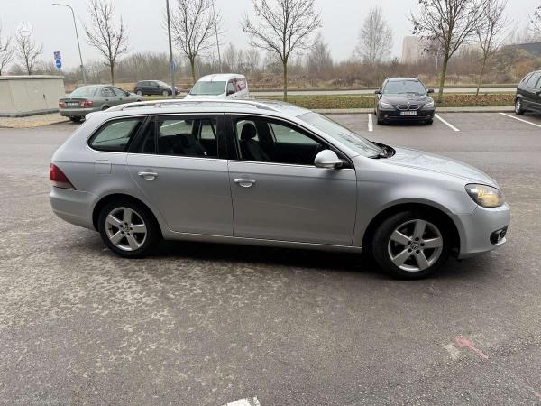 Grey Volkswagen Golf 2011 in Panevezys, with an engine capacity of 1.60 L and mileage of 365 thousand km for 2650 €, photo 3 on AUTOMOTO.COM.LV