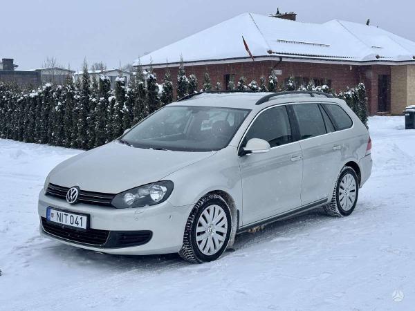 Grey Volkswagen Golf 2011 in Vilnius, with an engine capacity of 1.39 L and mileage of 270 thousand km for 3900 €, photo 1 on AUTOMOTO.COM.LV