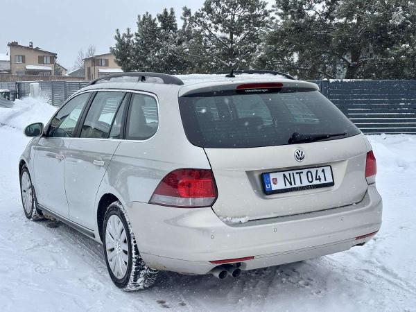 Grey Volkswagen Golf 2011 in Vilnius, with an engine capacity of 1.39 L and mileage of 270 thousand km for 3900 €, photo 3 on AUTOMOTO.COM.LV