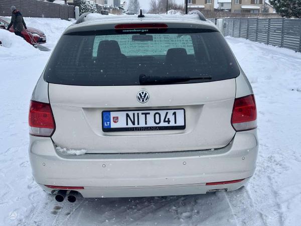 Grey Volkswagen Golf 2011 in Vilnius, with an engine capacity of 1.39 L and mileage of 270 thousand km for 3900 €, photo 4 on AUTOMOTO.COM.LV