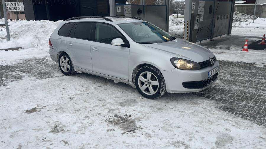 Grey Volkswagen Golf 2011 in Vilnius, with an engine capacity of 1.60 L and mileage of 330 thousand km for 2200 €, photo 3 on AUTOMOTO.COM.LV