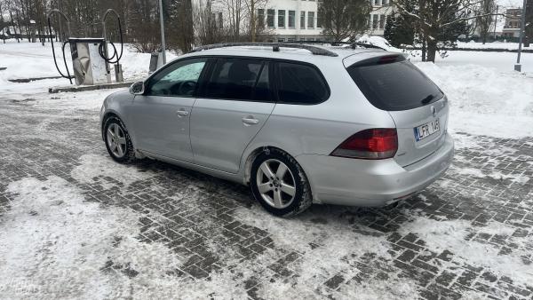 Pelēks Volkswagen Golf 2011 Viļņa, ar dzinēja tilpumu 1.60 L un nobraukumu 330 tūkst. km par 2200 €, foto 6 vietnē AUTOMOTO.COM.LV