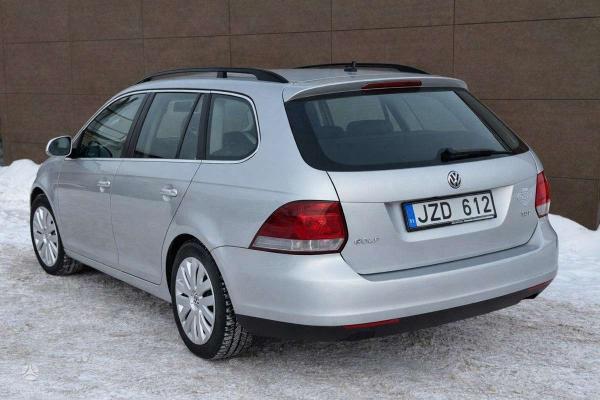 Pelēks Volkswagen Golf 2011 Klaipėda, ar dzinēja tilpumu 1.60 L un nobraukumu 292 tūkst. km par 2880 €, foto 2 vietnē AUTOMOTO.COM.LV