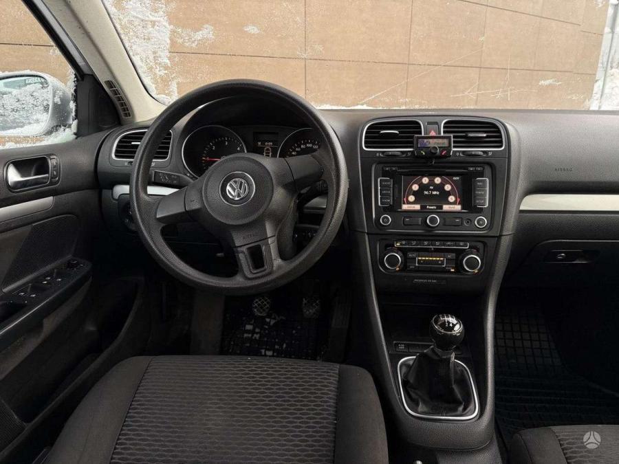 Grey Volkswagen Golf 2011 in Klaipeda, with an engine capacity of 1.60 L and mileage of 292 thousand km for 2880 €, photo 7 on AUTOMOTO.COM.LV