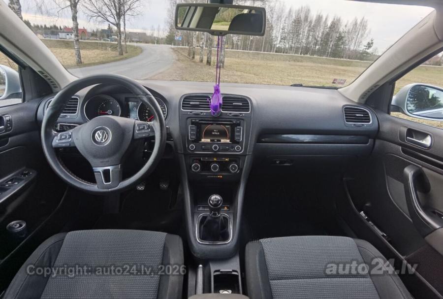 Grey Volkswagen Golf 2011 in Voru, with an engine capacity of 1.60 L and mileage of 366 thousand km for 1999 €, photo 16 on AUTOMOTO.COM.LV