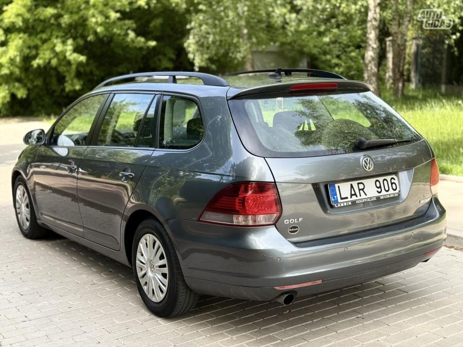 Grey Volkswagen Golf 2011 in Vilnius, with an engine capacity of 1.60 L and mileage of 329 thousand km for 2200 €, photo 3 on AUTOMOTO.COM.LV