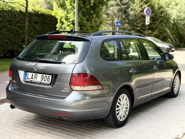 Grey Volkswagen Golf 2011 in Vilnius, with an engine capacity of 1.60 L and mileage of 329 thousand km for 2200 €, photo 4 on AUTOMOTO.COM.LV