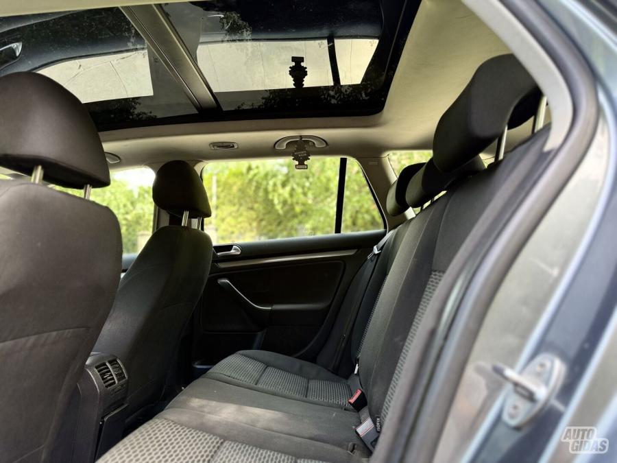 Grey Volkswagen Golf 2011 in Vilnius, with an engine capacity of 1.60 L and mileage of 329 thousand km for 2200 €, photo 12 on AUTOMOTO.COM.LV