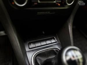 Grey Volkswagen Golf 2011 in Vilnius, with an engine capacity of 1.60 L and mileage of 329 thousand km for 2200 €, photo 10 on AUTOMOTO.COM.LV
