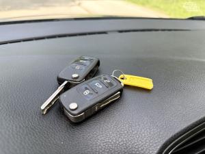 Grey Volkswagen Golf 2011 in Vilnius, with an engine capacity of 1.60 L and mileage of 329 thousand km for 2200 €, photo 14 on AUTOMOTO.COM.LV