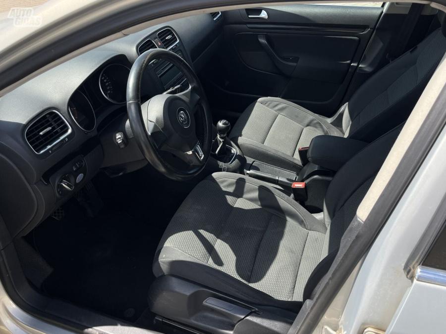 Grey Volkswagen Golf 2011 in Marijampole, with an engine capacity of 1.40 L and mileage of 225 thousand km for 2950 €, photo 11 on AUTOMOTO.COM.LV