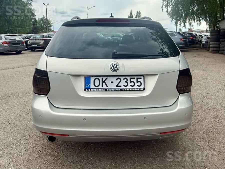 Grey Volkswagen Golf 2011 in Riga, with an engine capacity of 1.60 L and mileage of 0 thousand km for 4550 €, photo 9 on AUTOMOTO.COM.LV