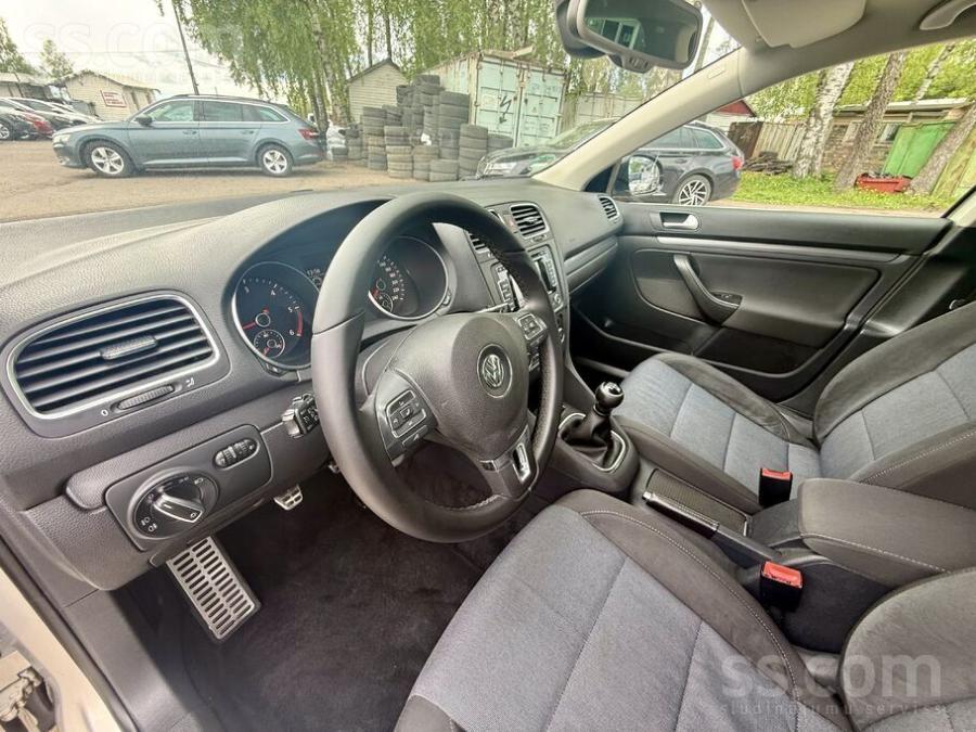 Grey Volkswagen Golf 2011 in Riga, with an engine capacity of 1.60 L and mileage of 0 thousand km for 4550 €, photo 12 on AUTOMOTO.COM.LV