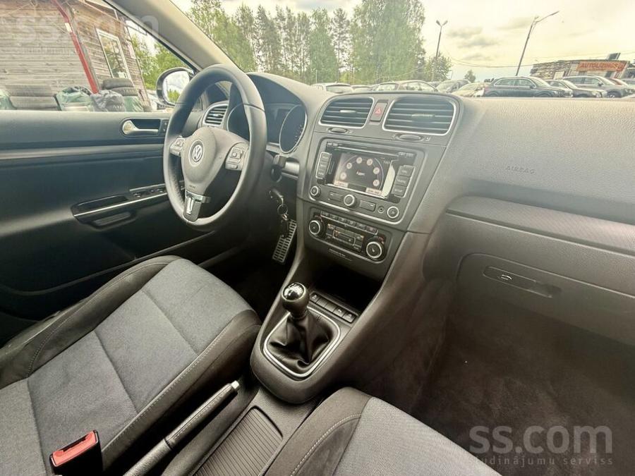 Grey Volkswagen Golf 2011 in Riga, with an engine capacity of 1.60 L and mileage of 0 thousand km for 4550 €, photo 18 on AUTOMOTO.COM.LV