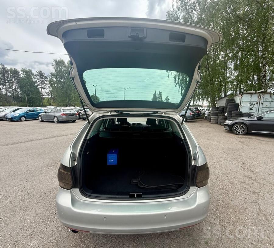 Grey Volkswagen Golf 2011 in Riga, with an engine capacity of 1.60 L and mileage of 0 thousand km for 4550 €, photo 24 on AUTOMOTO.COM.LV