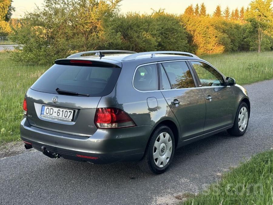 Grey Volkswagen Golf 2011 in Riga, with an engine capacity of 1.60 L and mileage of 364 thousand km for 3200 €, photo 8 on AUTOMOTO.COM.LV