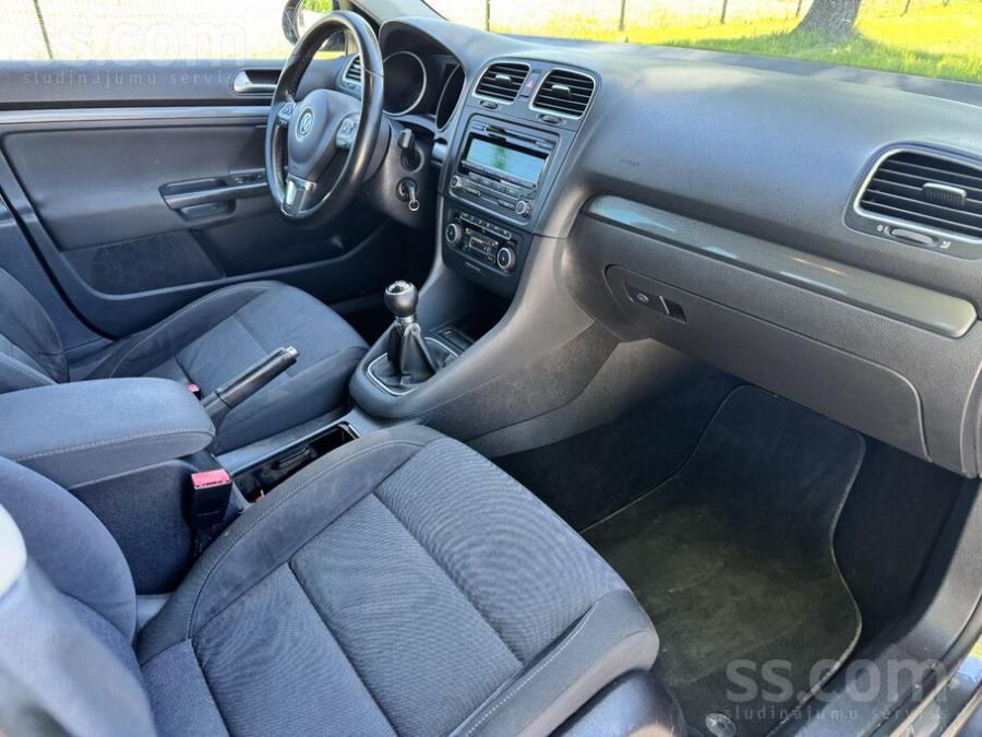 Grey Volkswagen Golf 2011 in Riga, with an engine capacity of 1.60 L and mileage of 364 thousand km for 3200 €, photo 20 on AUTOMOTO.COM.LV