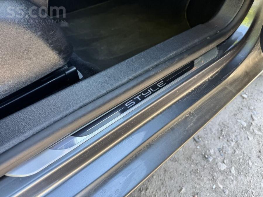Grey Volkswagen Golf 2011 in Riga, with an engine capacity of 1.60 L and mileage of 364 thousand km for 3200 €, photo 23 on AUTOMOTO.COM.LV