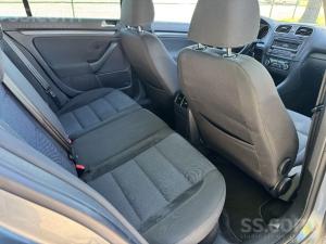 Grey Volkswagen Golf 2011 in Riga, with an engine capacity of 1.60 L and mileage of 364 thousand km for 3200 €, photo 24 on AUTOMOTO.COM.LV