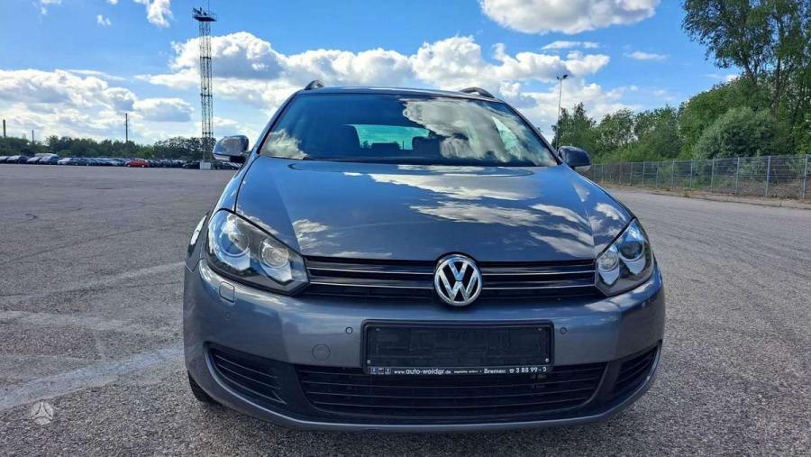 Grey Volkswagen Golf 2011 in Marijampole, with an engine capacity of 1.60 L and mileage of 239 thousand km for 3799 €, photo 7 on AUTOMOTO.COM.LV