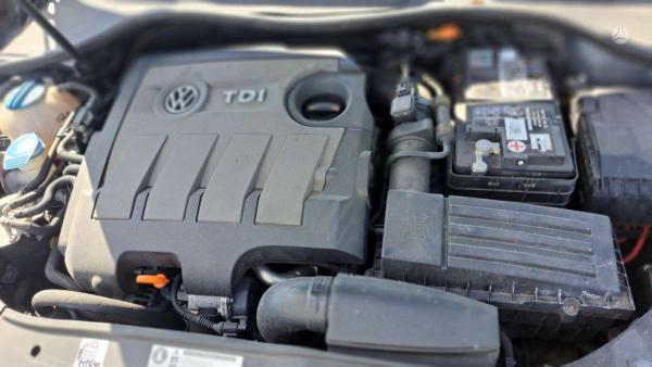 Grey Volkswagen Golf 2011 in Marijampole, with an engine capacity of 1.60 L and mileage of 239 thousand km for 3799 €, photo 8 on AUTOMOTO.COM.LV