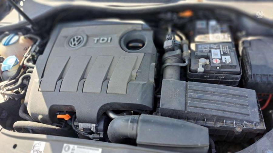 Grey Volkswagen Golf 2011 in Marijampole, with an engine capacity of 1.60 L and mileage of 239 thousand km for 3799 €, photo 9 on AUTOMOTO.COM.LV