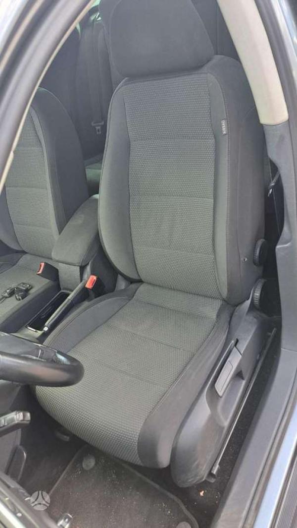 Grey Volkswagen Golf 2011 in Marijampole, with an engine capacity of 1.60 L and mileage of 239 thousand km for 3799 €, photo 9 on AUTOMOTO.COM.LV