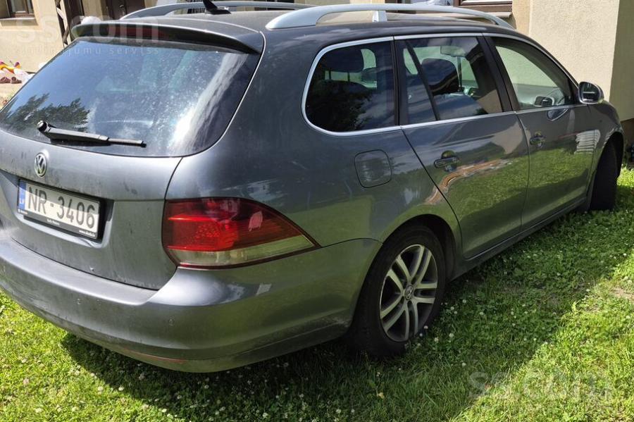 Grey Volkswagen Golf 2011 in Riga, with an engine capacity of 1.60 L and mileage of 391 thousand km for 2700 €, photo 3 on AUTOMOTO.COM.LV